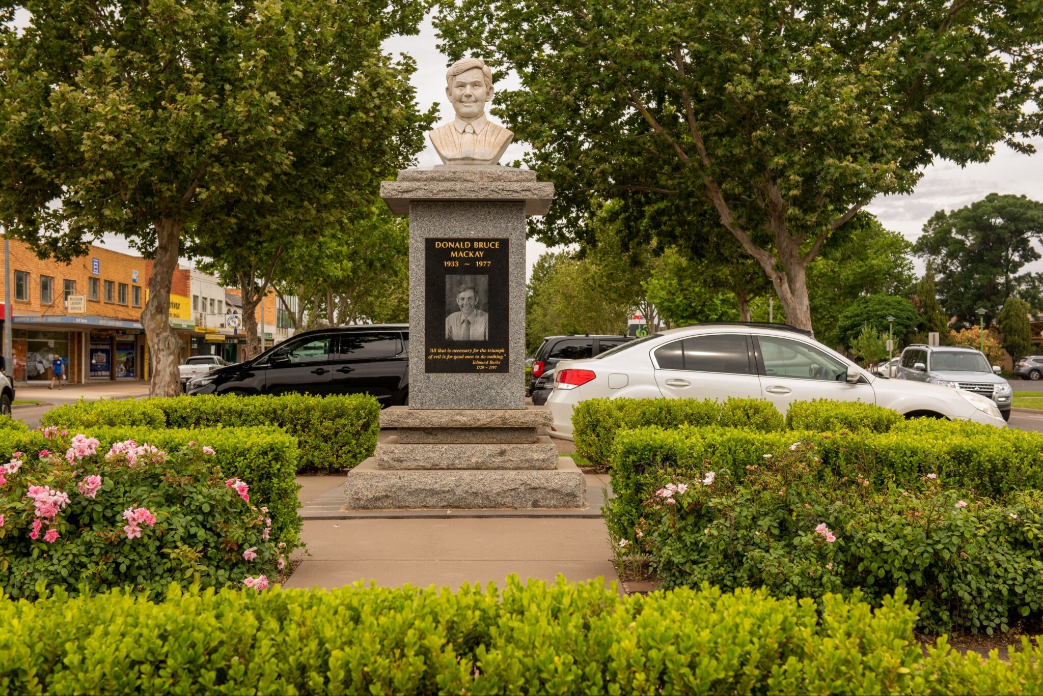 Monuments & Memorials - Visit Griffith