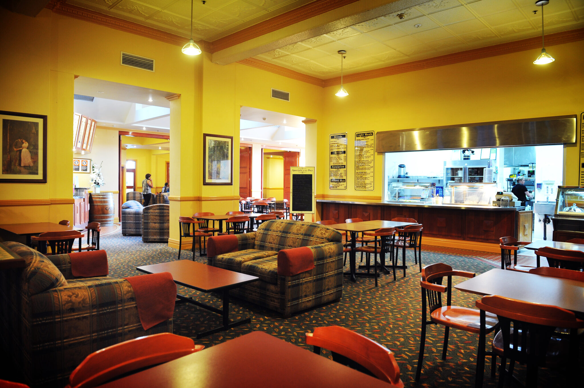 Pubs & Clubs - Visit Griffith